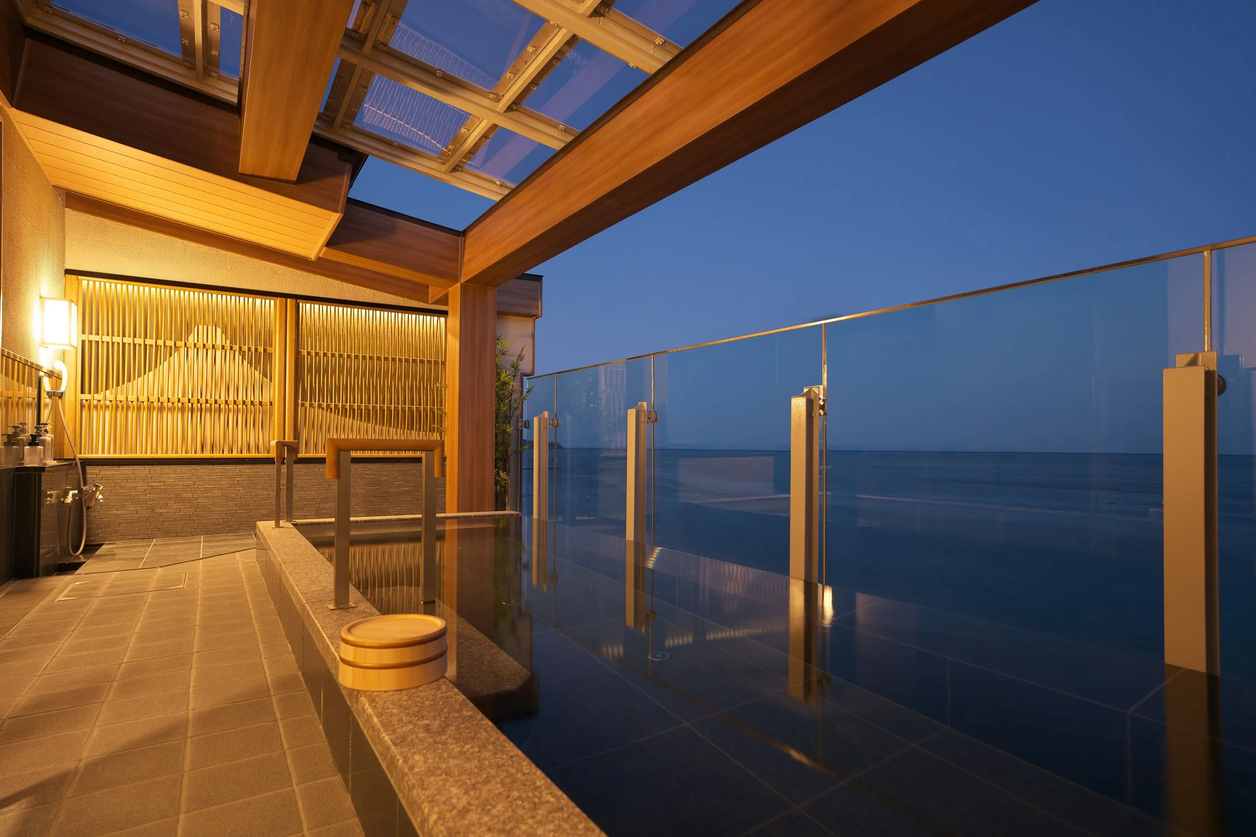 Izu-san Onsen Hotel New Sagamiya - 【房间用餐】海鲜套餐～刺身升级方案 - 附露天温泉浴池的特别房（和室8叠 ...