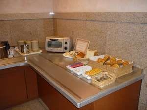 コスモイン - 【早割7日前】 朝食付きビジネス応援プラン - シングルルーム 喫煙OK 平面駐車場無料 愛野駅徒歩1分 【Yahoo!トラベル】