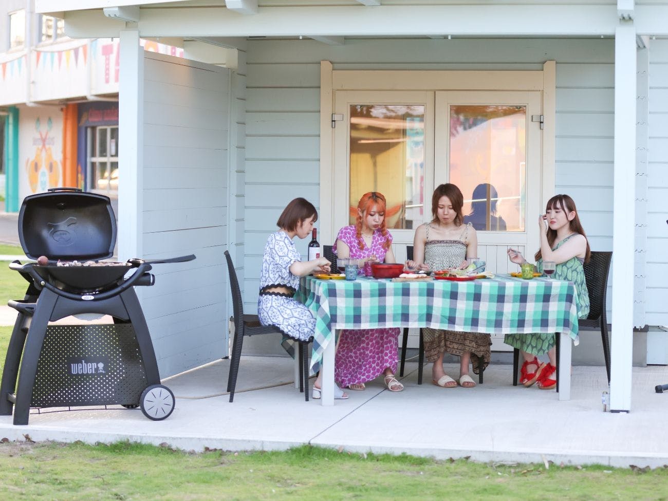 TACO GLAMP(タコグランプ) - 【グランピング素泊りプラン】持ち込み食材で自由にBBQ！＜食事なし＞ - クリアドームテント（シングルベッド4台）専用BBQハウス付 【Yahoo!トラベル】