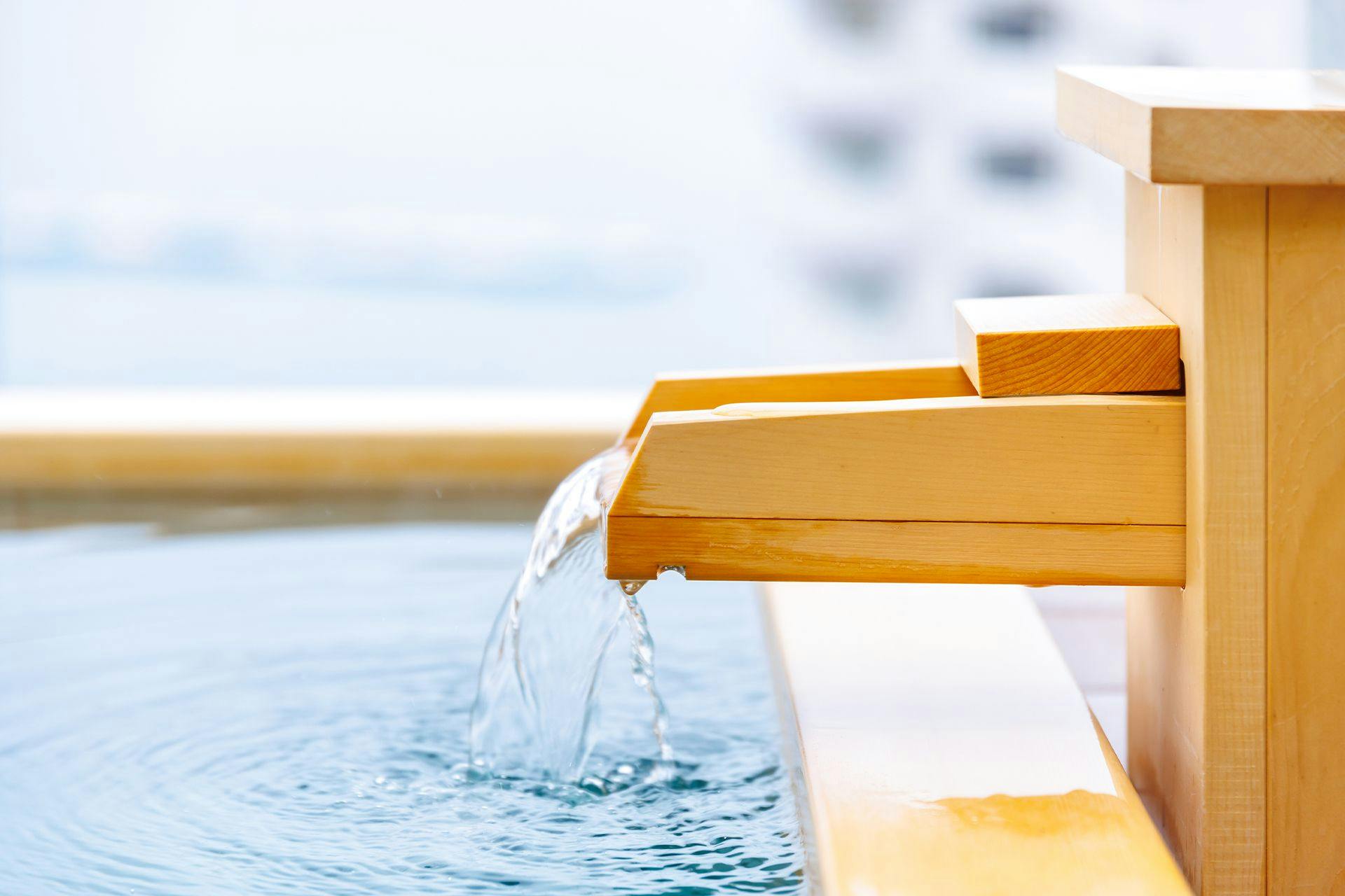 Around Hakone Kyukaido Ishidatami (Koshimaki Area) × Free-flowing hot ...